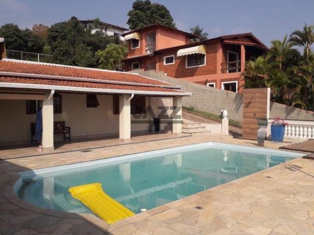 Casa com piscina varanda e área gourmet no Condomínio Orypaba