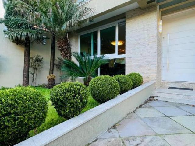 Casa com Piscina | 04 Dormitórios | Cinquentenário