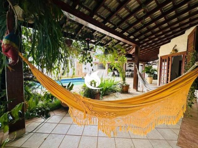Casa com piscina, 04 suítes, localizado na praia de Juquehy