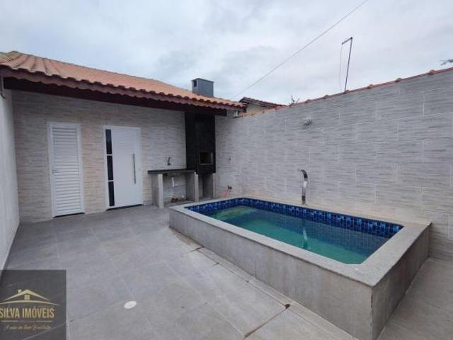 Casa com Piscina 02 dormitórios Praia de Mongaguá