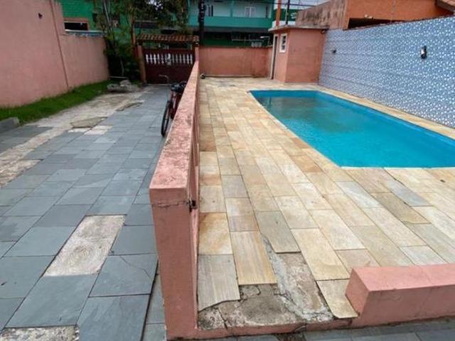Casa com Piscina 02 quartos e lote inteiro lado praia