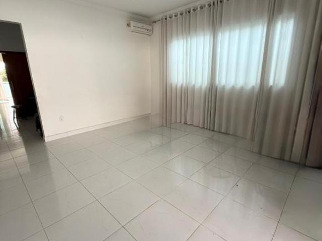 CASA COM PISCINA