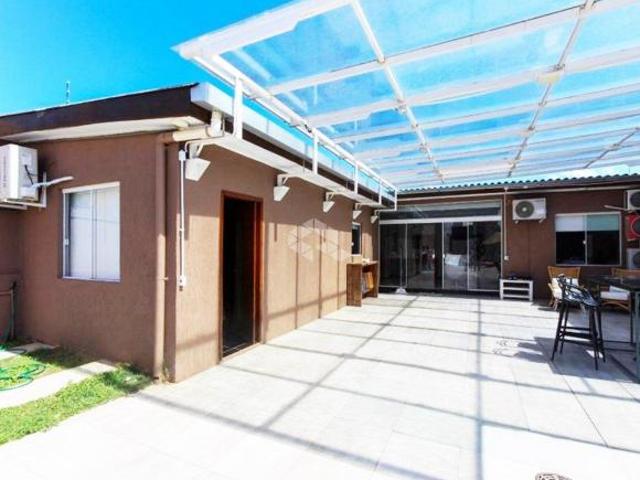 Casa com piscina 132m² 3 dormitórios, 05 vagas de estacionamento, no bairro Nite