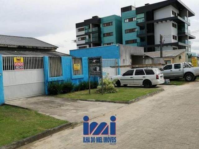 Casa com piscina 2 quartos e 1 suite