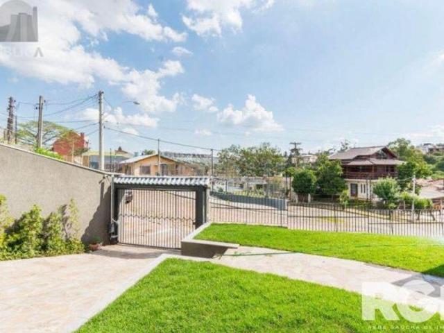 Casa com piscina, 3 dormitórios, 258m² privativos, no Jardim Itu