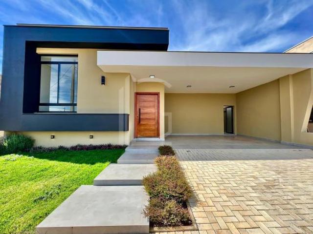 Casa com piscina, 3 quartos, à venda no condomínio Golden Ville em Itapetininga