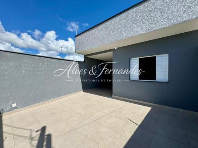 Casa com Piscina, 3 Quartos, sendo 1 Suíte em Peruíbe, Bairro Flora Rica II