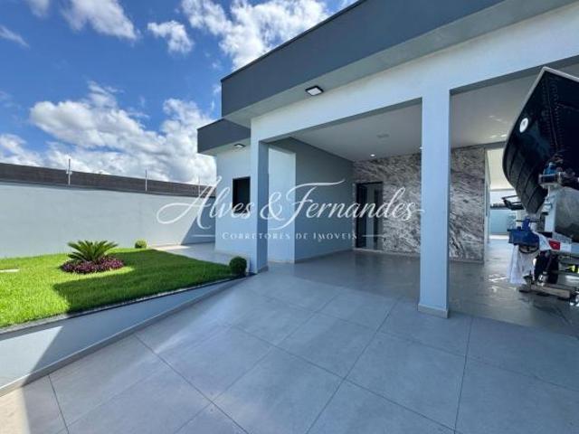 Casa com Piscina, 3 Quartos, sendo 1 Suíte em Peruíbe, Bairro Flora Rica II