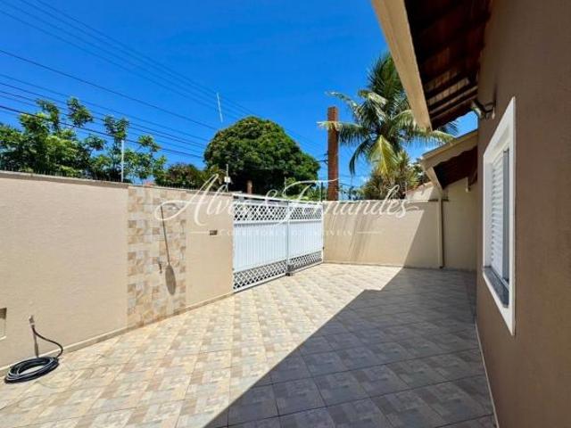 Casa com Piscina, 3 Quartos, sendo 1 Suíte em Peruíbe, Bairro Jangada