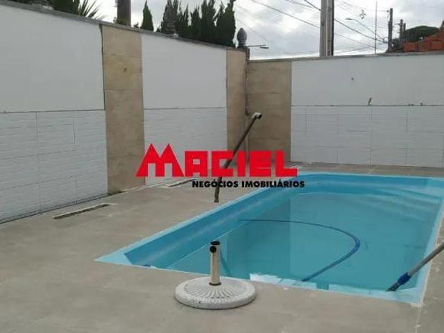 CASA COM PISCINA