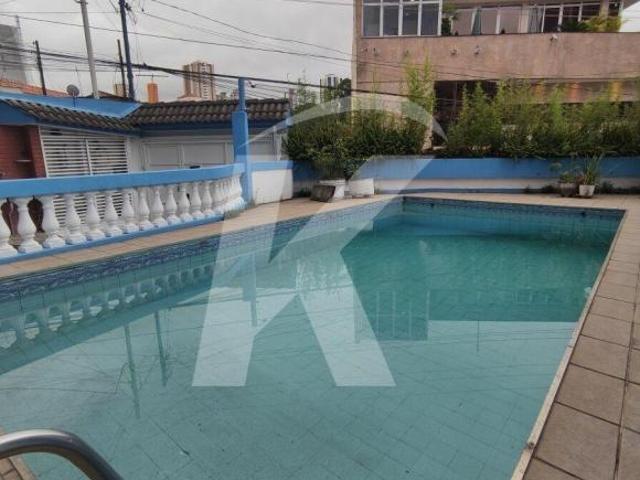 Casa com piscina, 4 dormitórios, 1 suíte, 8 vagas no Jardim São Paulo