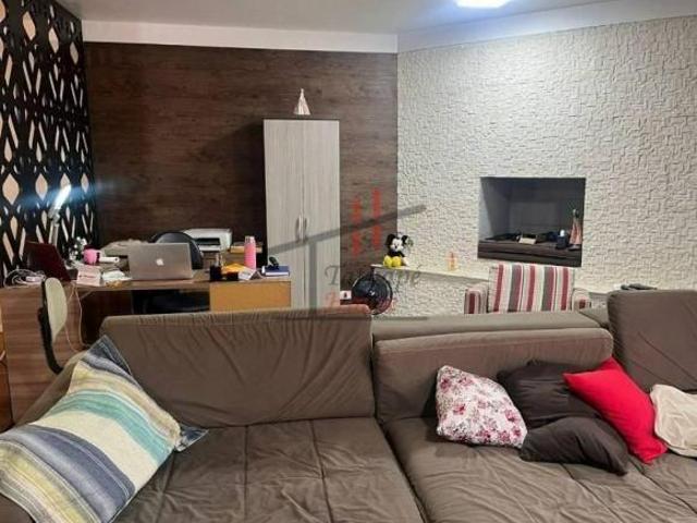 Casa com Piscina 4 dormitórios 8 vagas de garagem