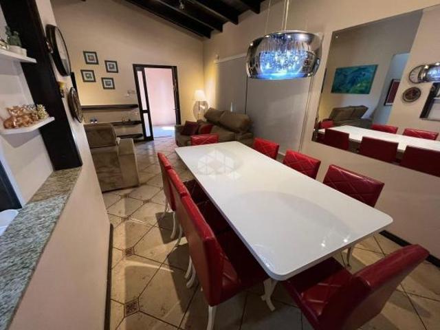 Casa com piscina,4 dormitórios, sendo 1 suíte 5 vagas para carros