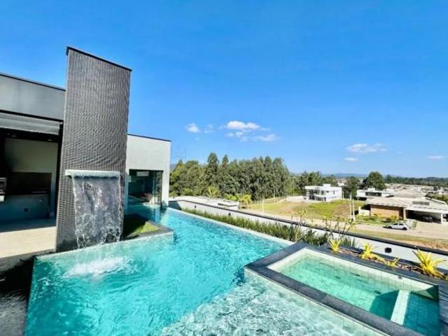 Casa com piscina 4 suítes à venda, 480 m²