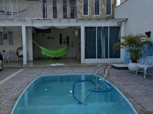 CASA COM PISCINA