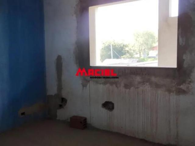 CASA COM PONTO COMERCIAL