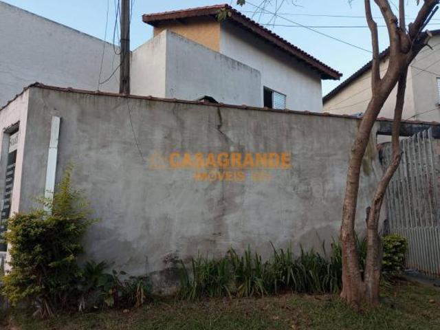 Casa com ponto comercial com 3 quartos com 220m² no Parque Interlagos, SJC