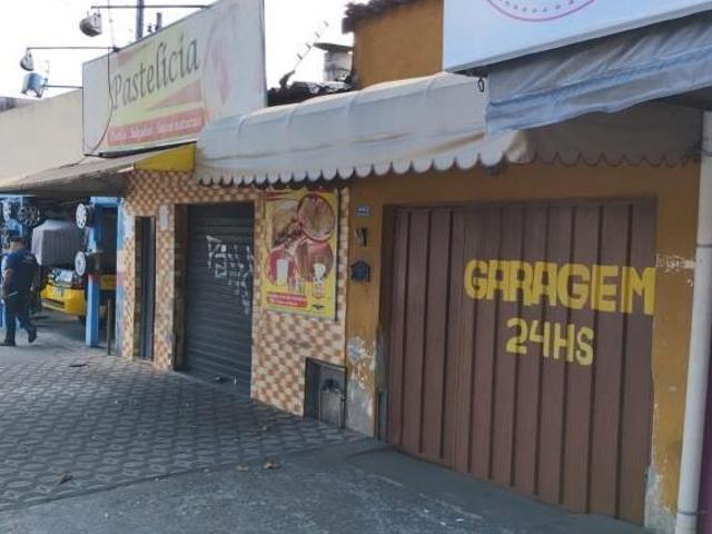 CASA COM PONTO COMERCIAL BEM LOCALIZADO