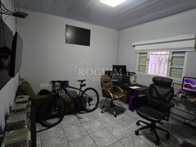Casa com Ponto Comercial e Sobrado Com Habite se Centro