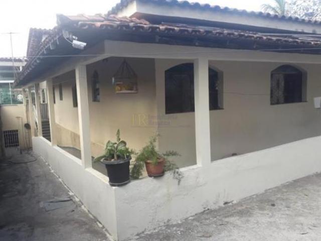 CASA COM PONTO COMERCIAL EM EXCELENTE LOCALIZAï¿½ï¿½O JARDIM LAGUNA