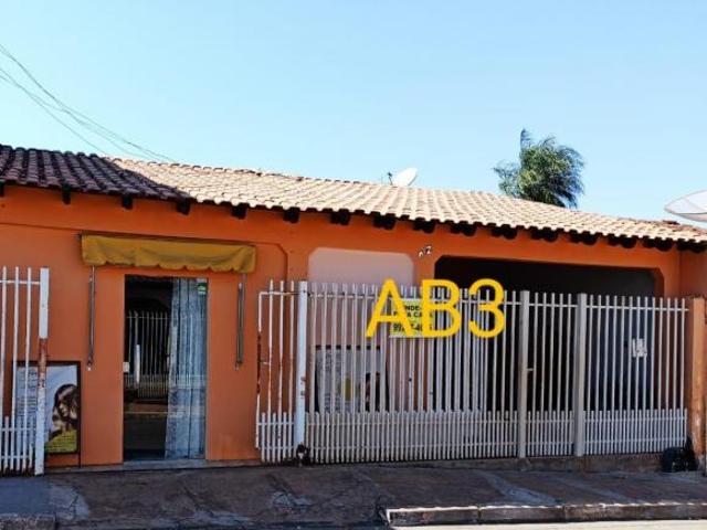 Casa com ponto comercial Jardim Imperial