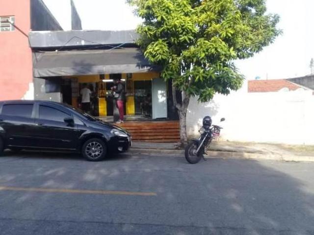 CASA COM PONTO COMERCIAL NA PARQUE CALIFORNIA