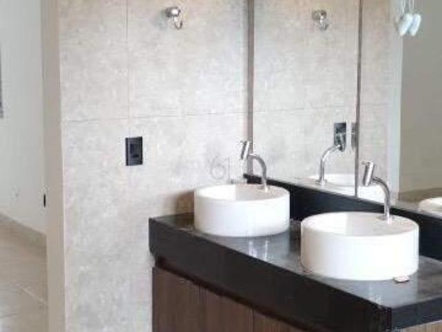 Casa com potencial de reforma em localização bucólica!