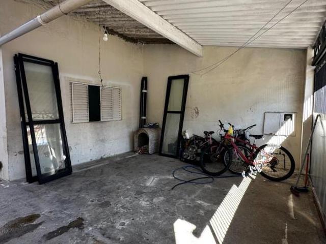 Casa com potencial para comércio em bairro Vitória Régia, Sorocaba SP