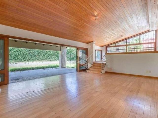 Casa com potencial para comércio nas proximidades da Carlos Gomes