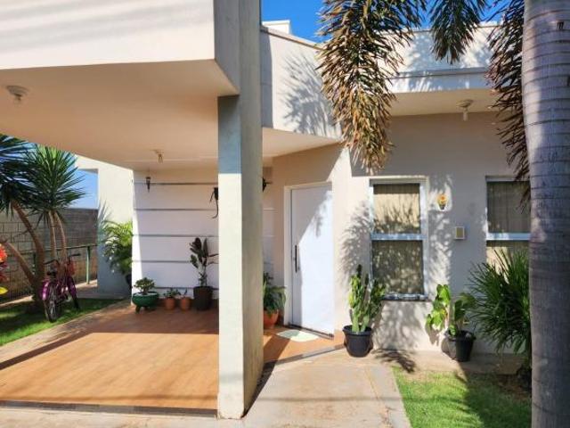 Casa com planejados no bairro Conquista