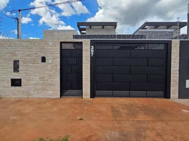 Casa com planejados e piscina no Rita Vieira