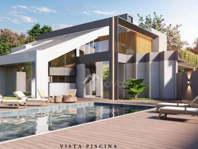 Casa com planta e dois terrenos