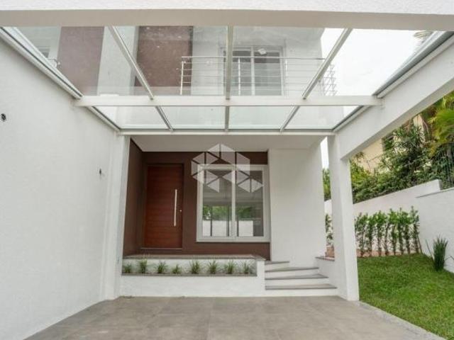 Casa com projeto moderno e diferenciado na Tristeza