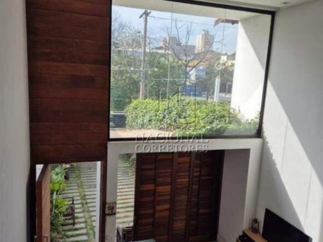 Casa com projeto autoral na Vila Metalúrgica – Suíte, mezanino, piscina e 2 vagas!