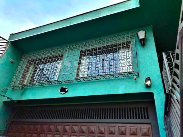Casa com quatro dormitórios, duas suítes e quatro vagas a venda na Vila Mascote