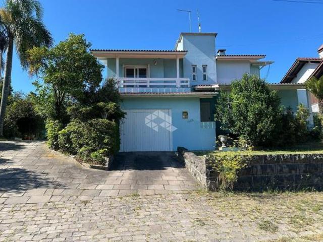 Casa com quatro dormitórios sendo um suíte no bairro Bela Vista em Farroupilha