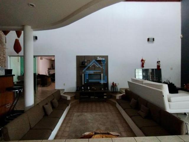 Casa com quatro suítes no Jardim São Paulo em Sorocaba