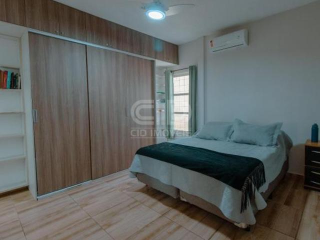 Casa com quatro quartos no bairro Jardim Universitário