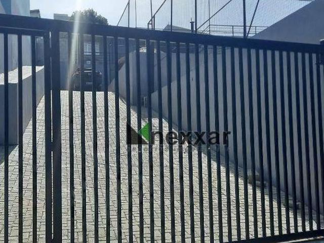 Casa com quadras esportivas