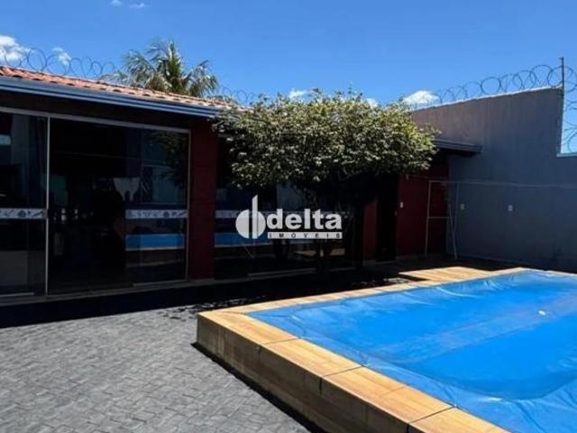 Casa com quarto 3 sendo suíte disponível para venda no bairro Custódio Pereira em Uberlândia MG
