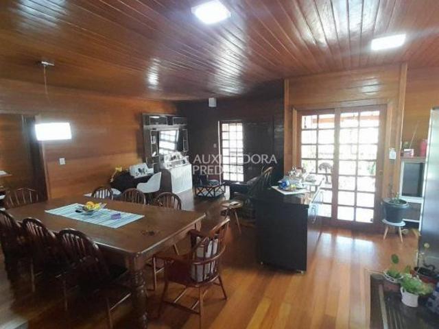 Casa com quartos a venda no bairro Hamburgo Velho em Novo Hamburgo