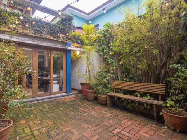 CASA COM QUINTAL NA CHÁCARA STO ANTONIO