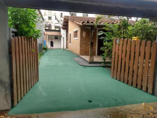 Casa com quintal no Perequê Mirim