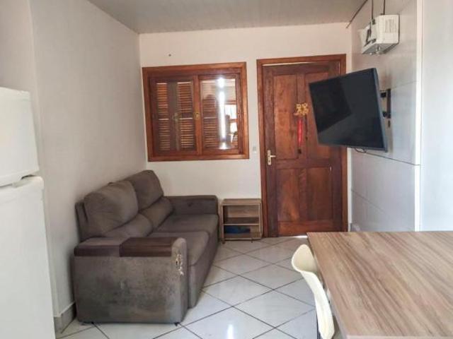 Casa com Quintal à Venda no Bairro Olaria em Canoas