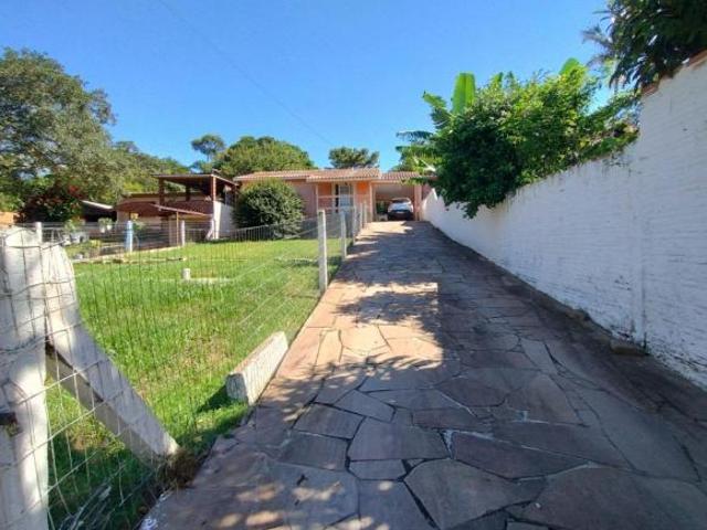 Casa com quintal a venda no bairro Tarumã em Viamão