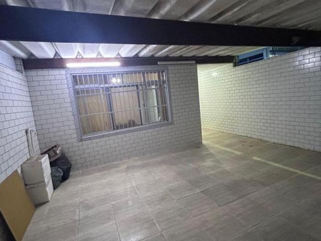 Casa com quintal a venda no Tude Bastos 2 dormitórios
