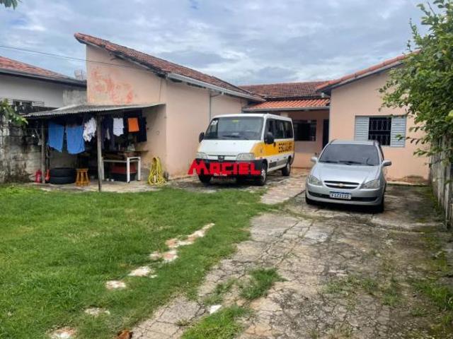 casa com quintal amplo na zona sul na região do parque industrial