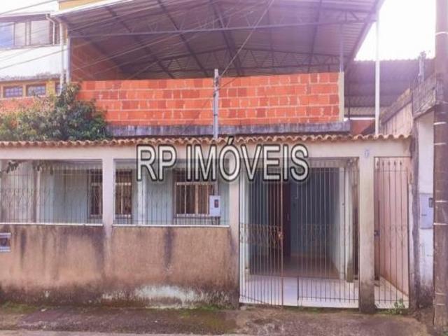 Casa com quintal e cobertura no Bairro São Pedro