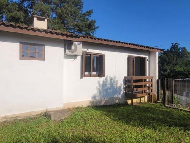 Casa com Quintal e Churrasqueira à Venda em Condomínio na Lomba do