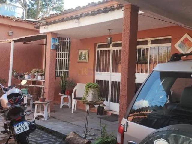 CASA COM QUINTAL E HABITES